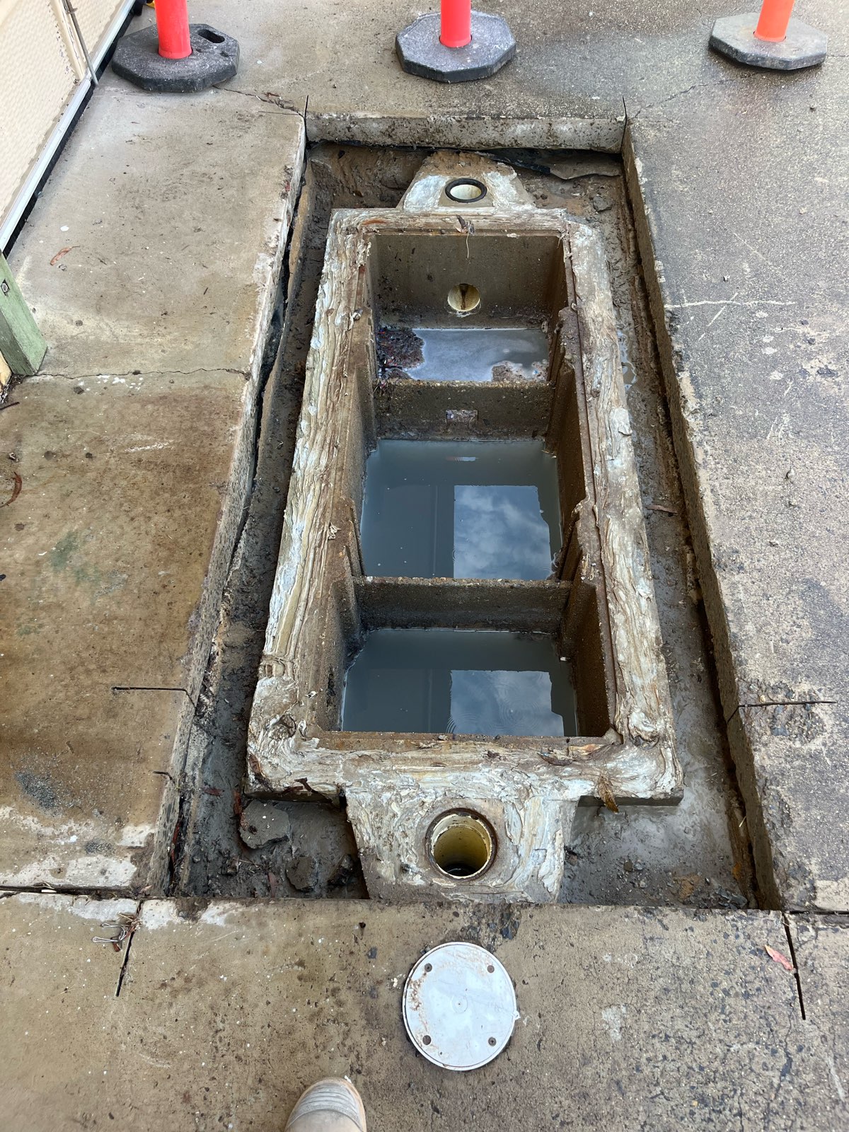 Lid Repairs and Replacements - Grease Trap Repairs & Relining